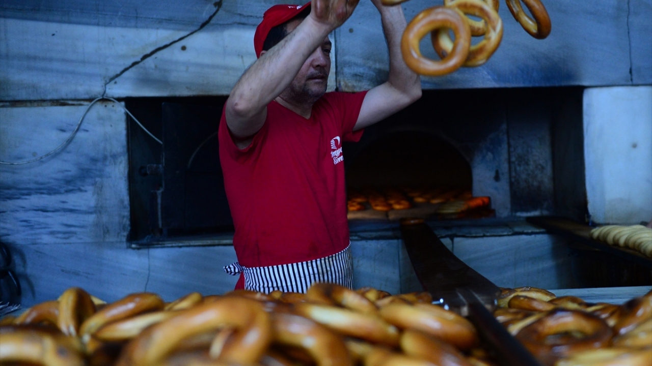 Pekmezin renk ve tat verdiği asırlık lezzet: Giresun simidi | TRT Haber ...