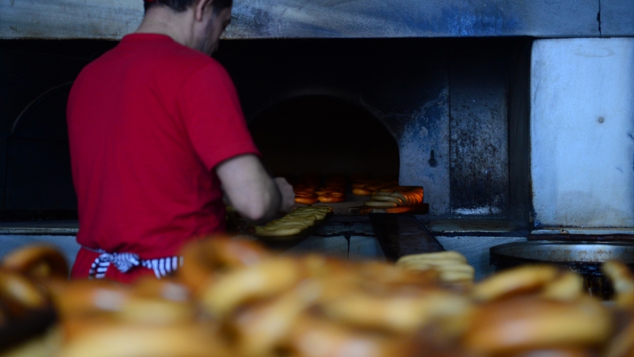 Pekmezin renk ve tat verdiği asırlık lezzet: Giresun simidi | TRT Haber ...
