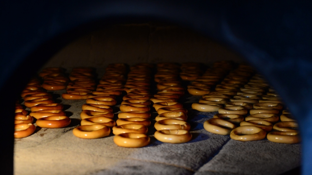 Pekmezin renk ve tat verdiği asırlık lezzet: Giresun simidi | TRT Haber ...