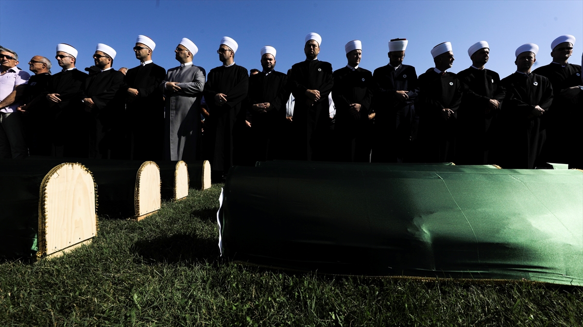 Bosna Savaşı'nın 86 kurbanı daha toprağa verildi | TRT Haber Foto Galeri