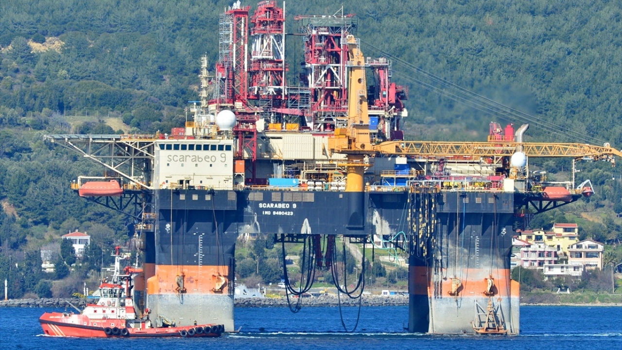 Dev petrol arama platformu "Scarabeo 9" Çanakkale Boğazı'nda | TRT ...