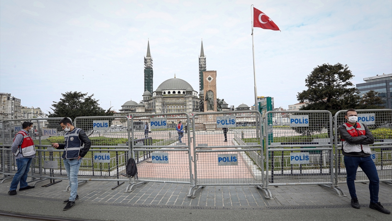 Taksim Meydanı'nda 1 Mayıs tedbirleri | TRT Haber Foto Galeri