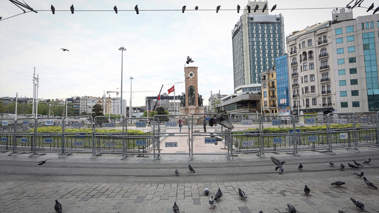 Taksim Meydanı'nda 1 Mayıs tedbirleri | TRT Haber Foto Galeri