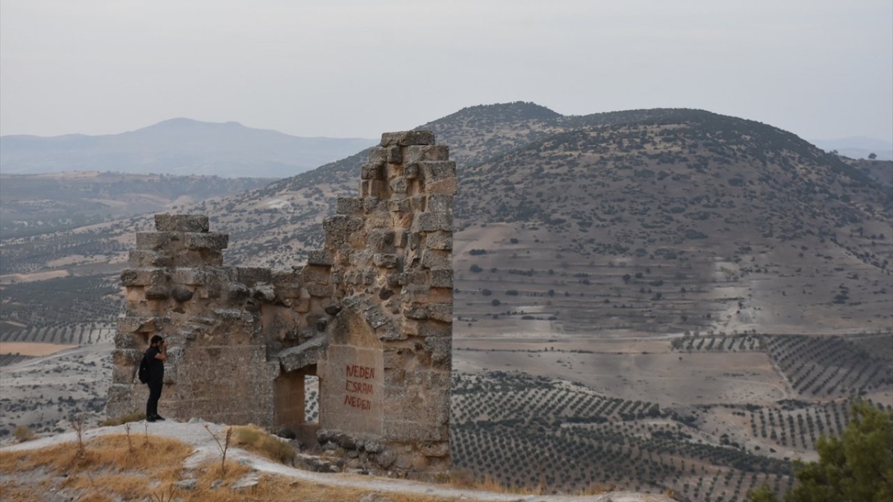 Tarihi Ravanda Kalesi ihtişamıyla ziyaretçilerini büyülüyor | TRT Haber ...