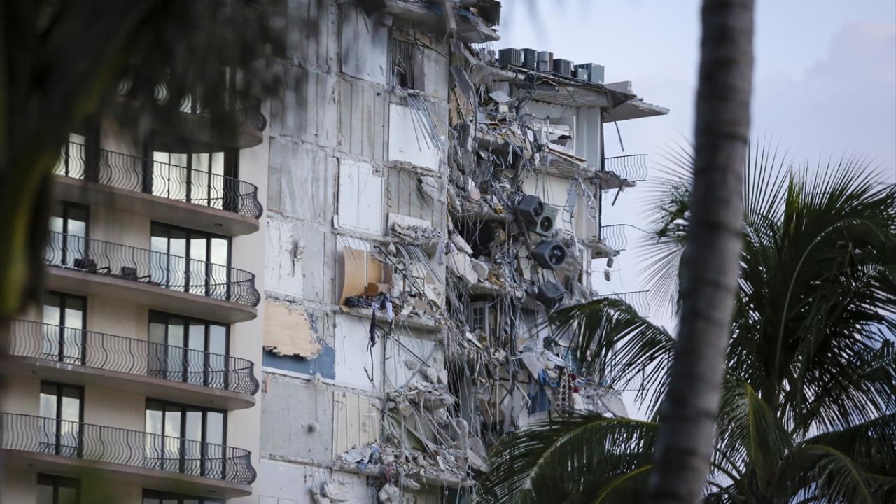 Miami'de 12 katlı bina kısmen çöktü | TRT Haber Foto Galeri