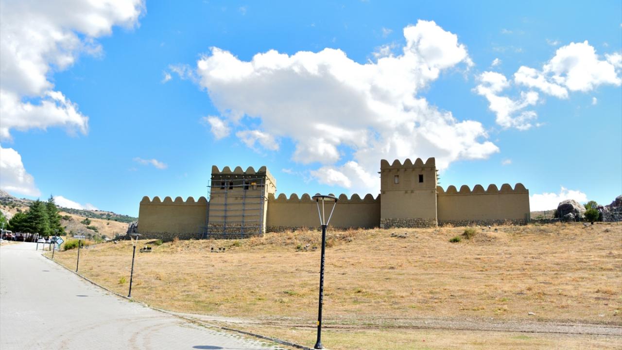 Hattuşa'daki örnek Hitit surları zorlu kış şartlarına hazırlanıyor ...