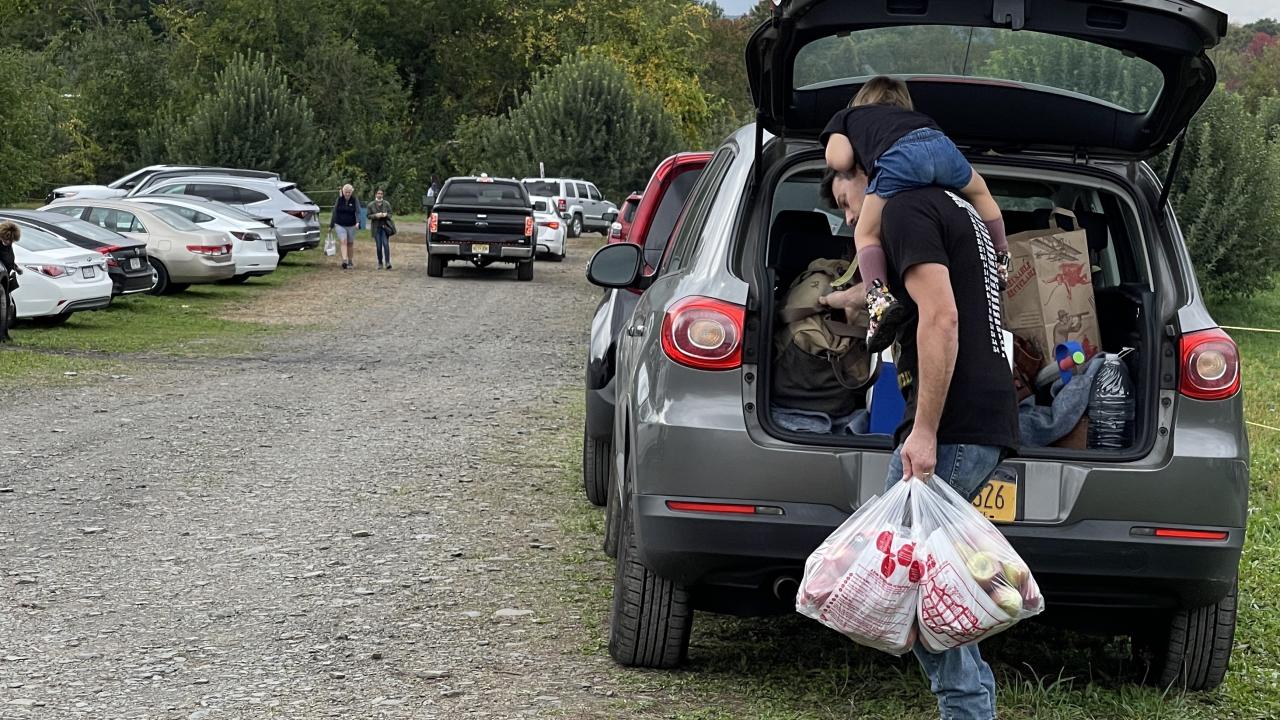 Haftasonunu elma toplayarak değerlendiriyorlar | TRT Haber Foto Galeri