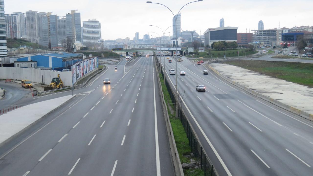 Yılın ilk günü 'İstanbul yolları' | TRT Haber Foto Galeri