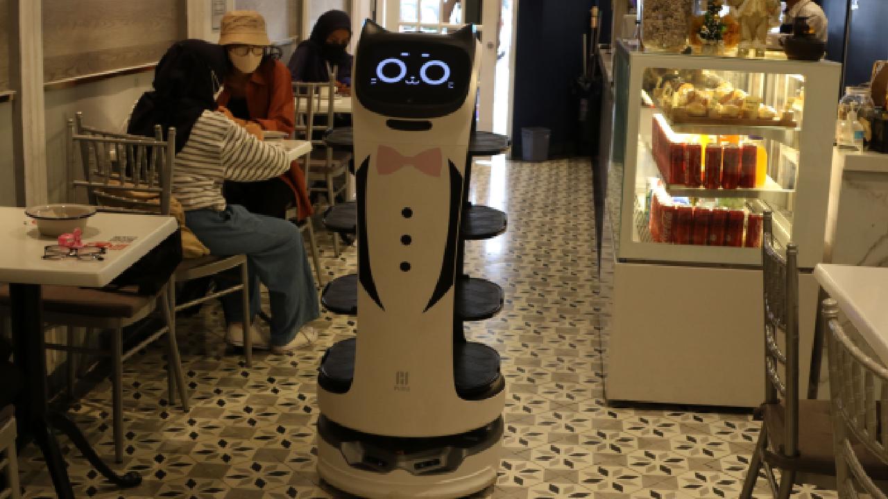 Endonezya'daki bir kafenin garsonları robot | TRT Haber Foto Galeri