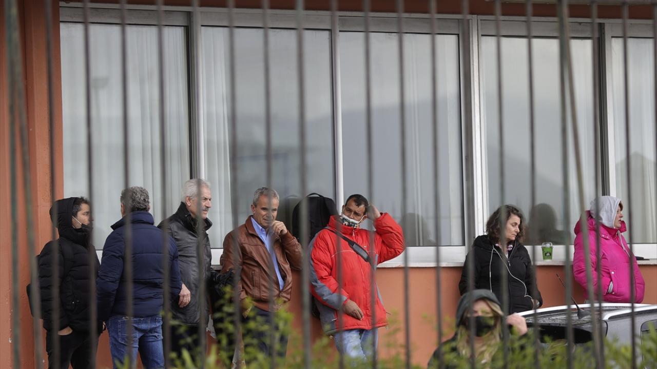 Yunanistan'da yanan feribot bir başka limana çekiliyor | TRT Haber Foto ...