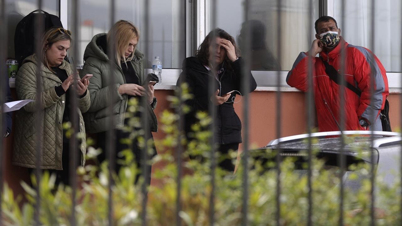 Yunanistan'da yanan feribot bir başka limana çekiliyor | TRT Haber Foto ...