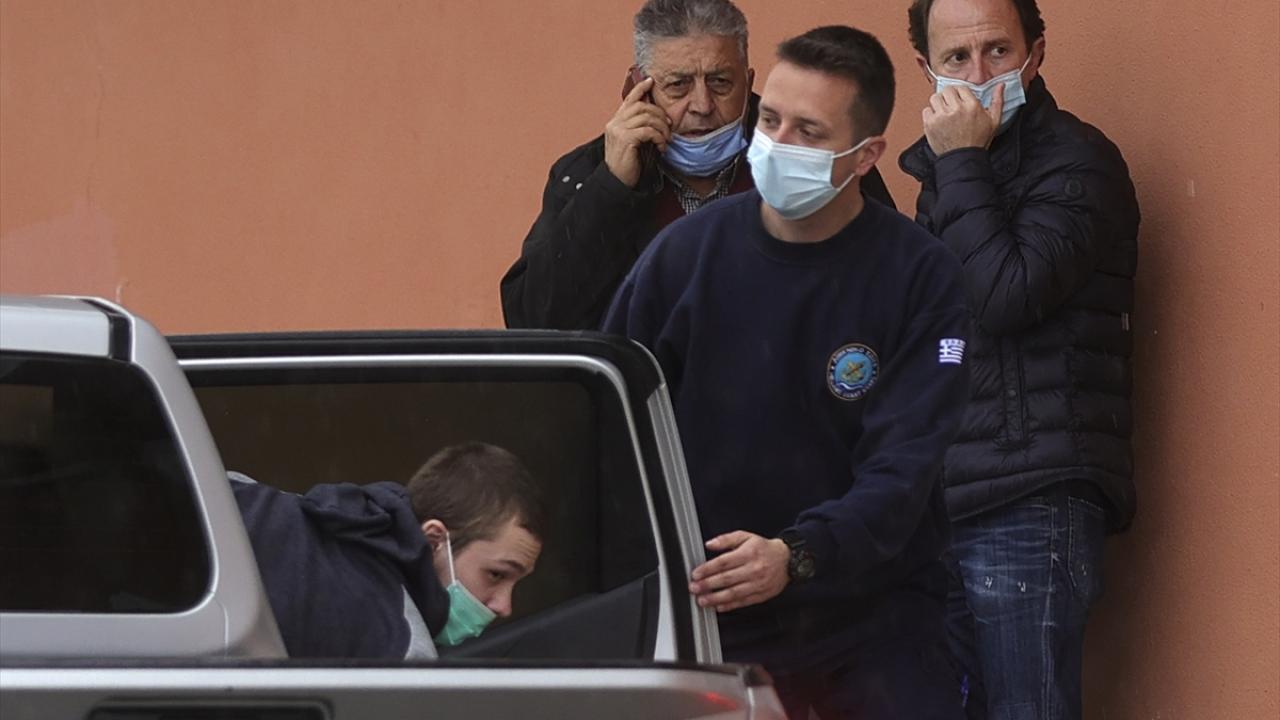 Yunanistan'da yanan feribot bir başka limana çekiliyor | TRT Haber Foto ...