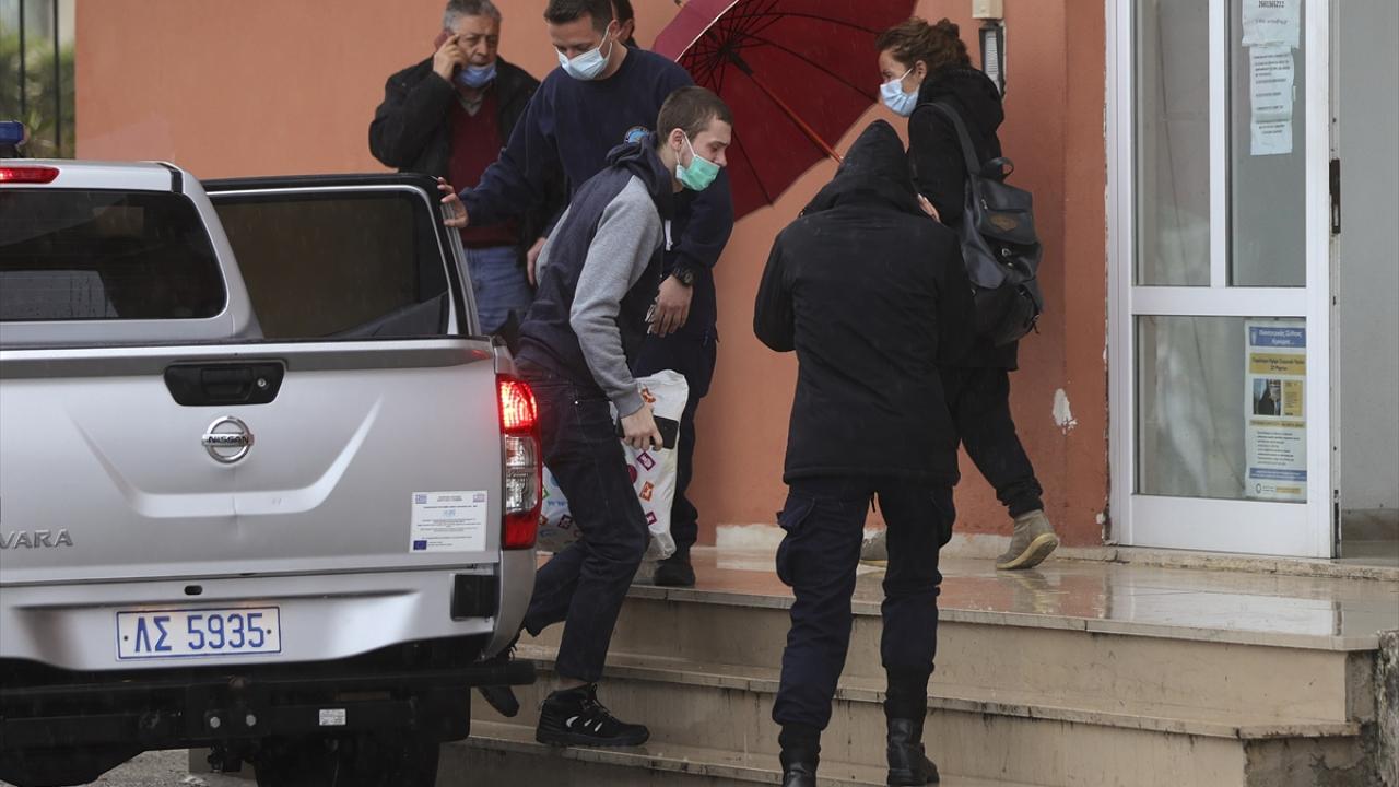 Yunanistan'da yanan feribot bir başka limana çekiliyor | TRT Haber Foto ...