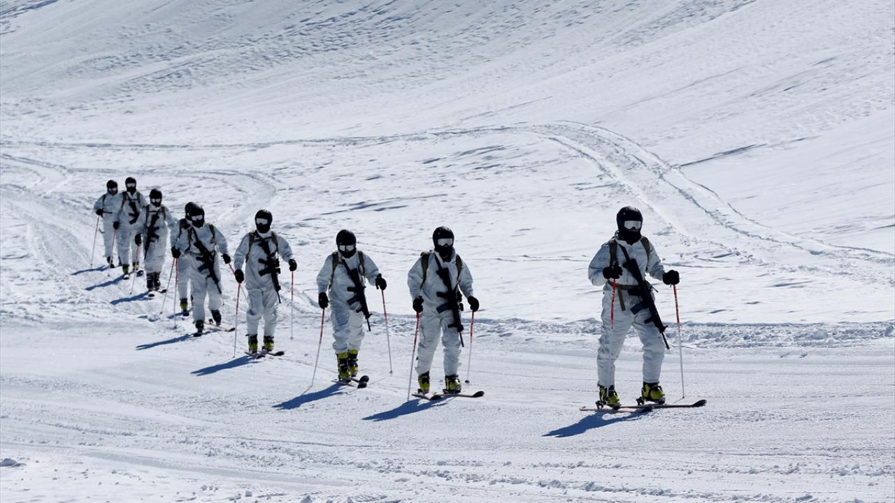 Özel harekat MAK timinden 3100 rakımda kış eğitimi | TRT Haber Foto Galeri
