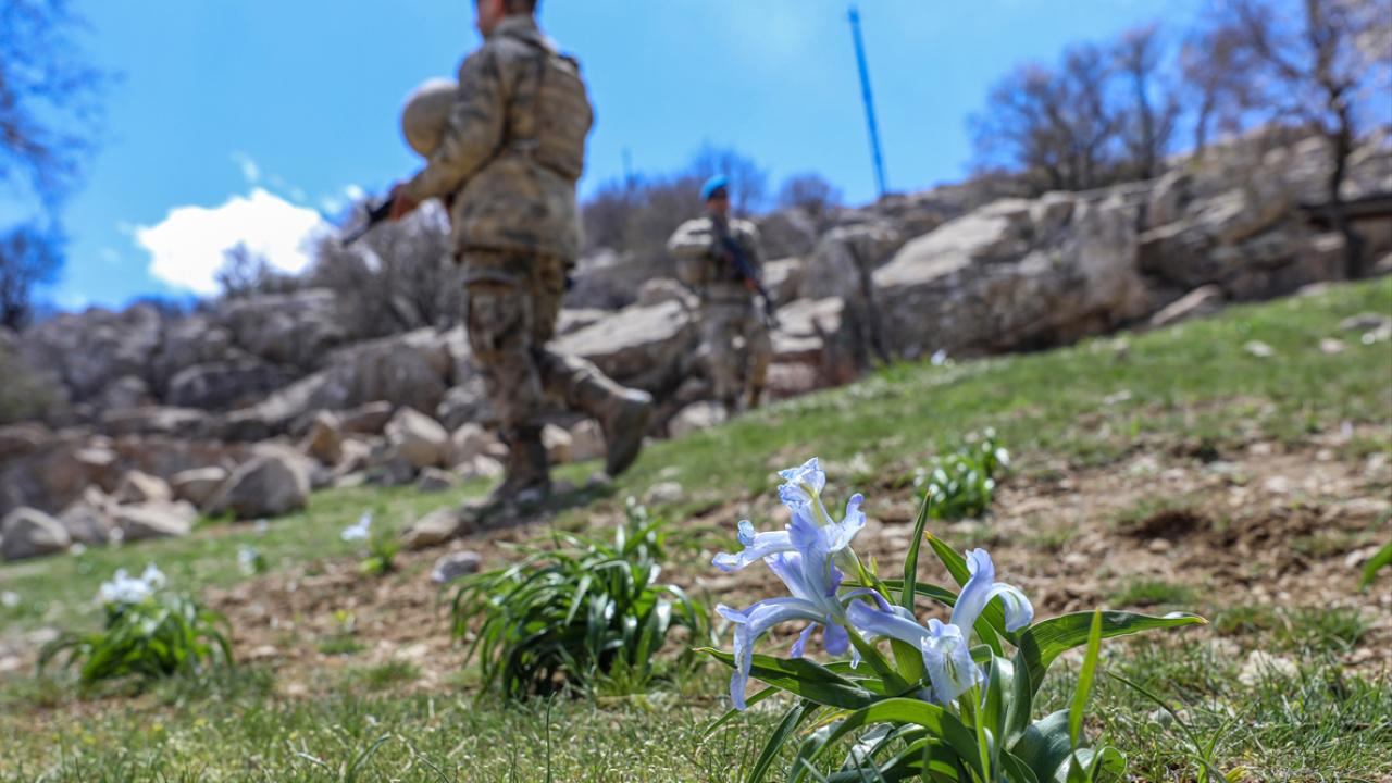 "Makam Çiçeği" ve "Ters Lale" için özel koruma timi | TRT Haber Foto Galeri