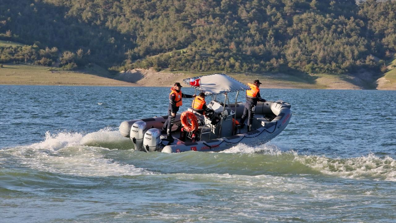 Göl, baraj ve akarsularda güvenliği botlu jandarma ekibi sağlıyor | TRT ...