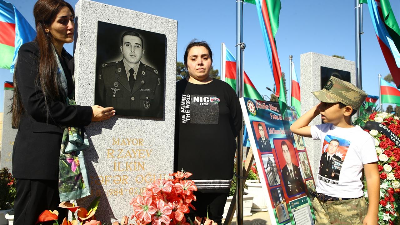 Azerbaycan 2. Karabağ Savaşı şehitlerini anıyor | TRT Haber Foto Galeri