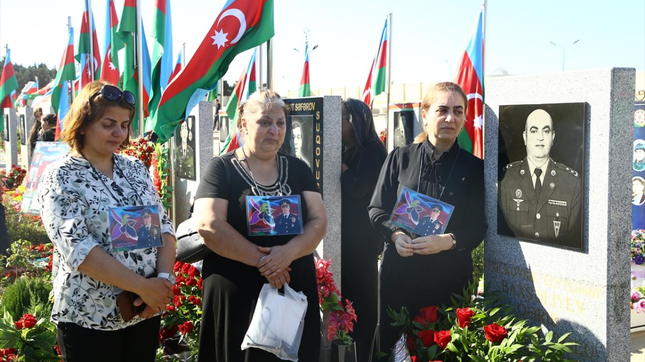 Azerbaycan 2. Karabağ Savaşı şehitlerini anıyor | TRT Haber Foto Galeri