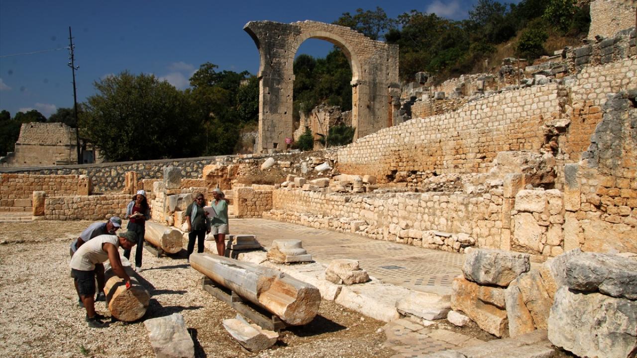 Elaiussa Sebaste Antik Kenti'ndeki hamam sütunları ayağa kaldırılacak ...