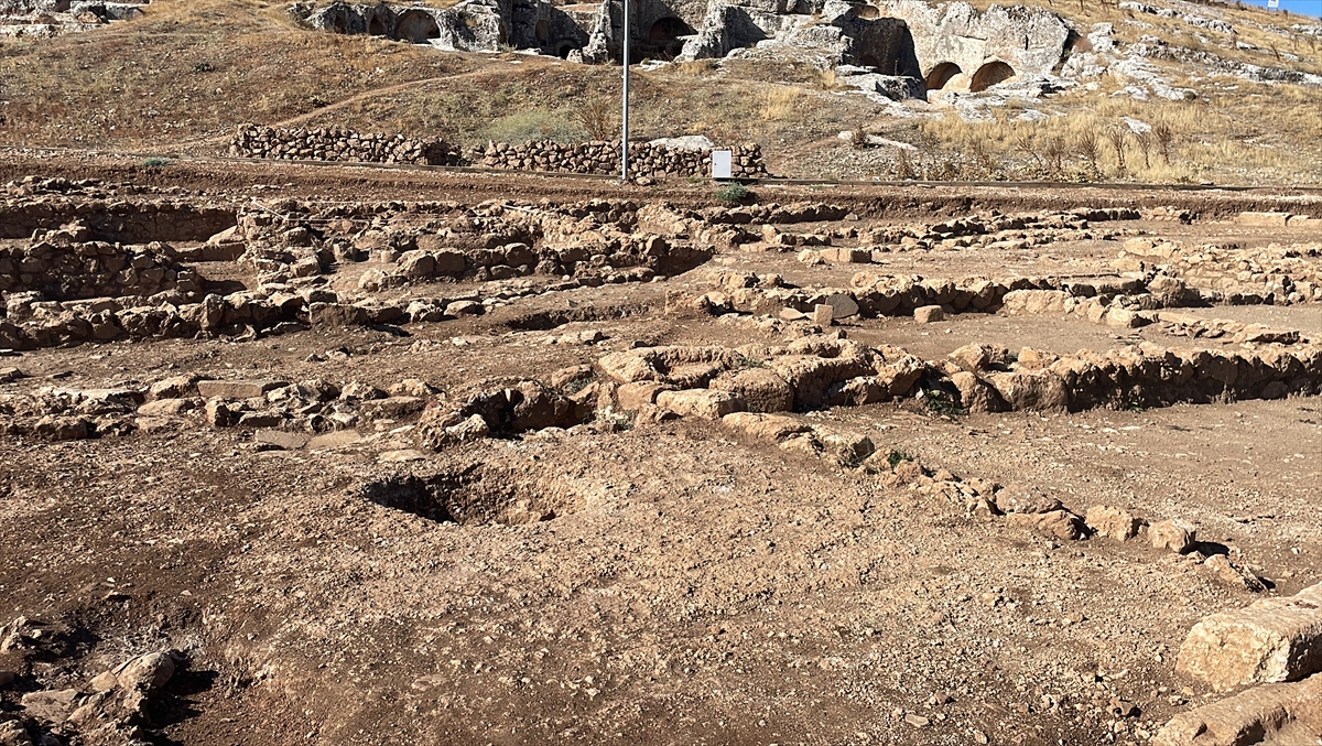 Perre Antik Kenti'nde 1800 yıllık mozaik taban bulundu | TRT Haber Foto ...