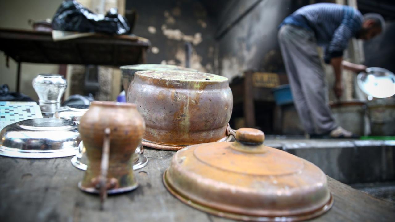 Yaşar usta, dede mesleği kalaycılığı yaşatmaya çalışıyor | TRT Haber ...