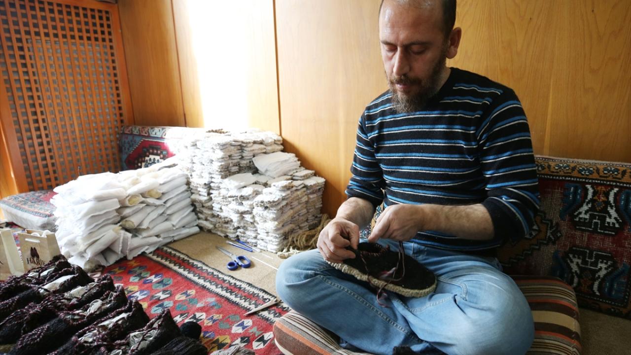 Bitlis'teki son harik ustası, mesleğini 25 yıldır yaşatmaya çalışıyor ...