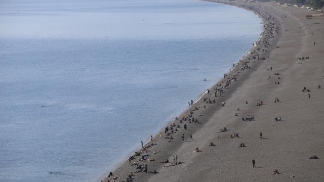 Antalya ve Muğla'da güneşli havayı fırsat bilenler denize girdi - Son ...