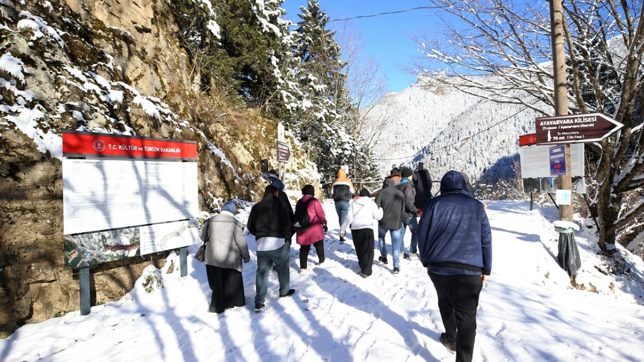 Trabzon'a gelenlerin ilk rotası Sümela Manastırı | TRT Haber Foto Galeri