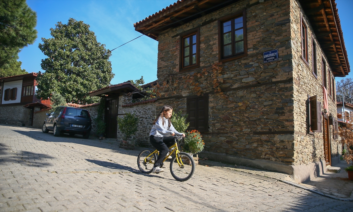 "Dünyanın en iyi köyleri"nden Birgi, mimari dokusunu 7 asırdır koruyor ...
