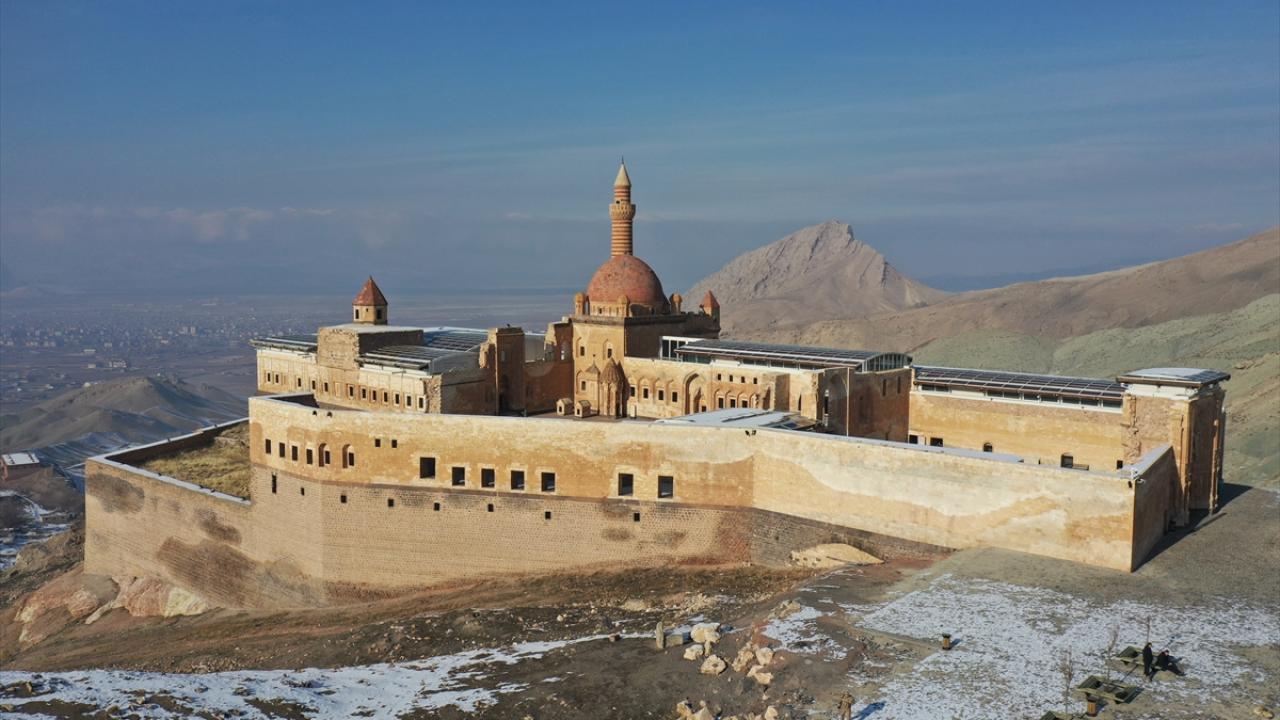 Ziyaretçi rekoru kıran İshak Paşa Sarayı restore edilecek | TRT Haber ...