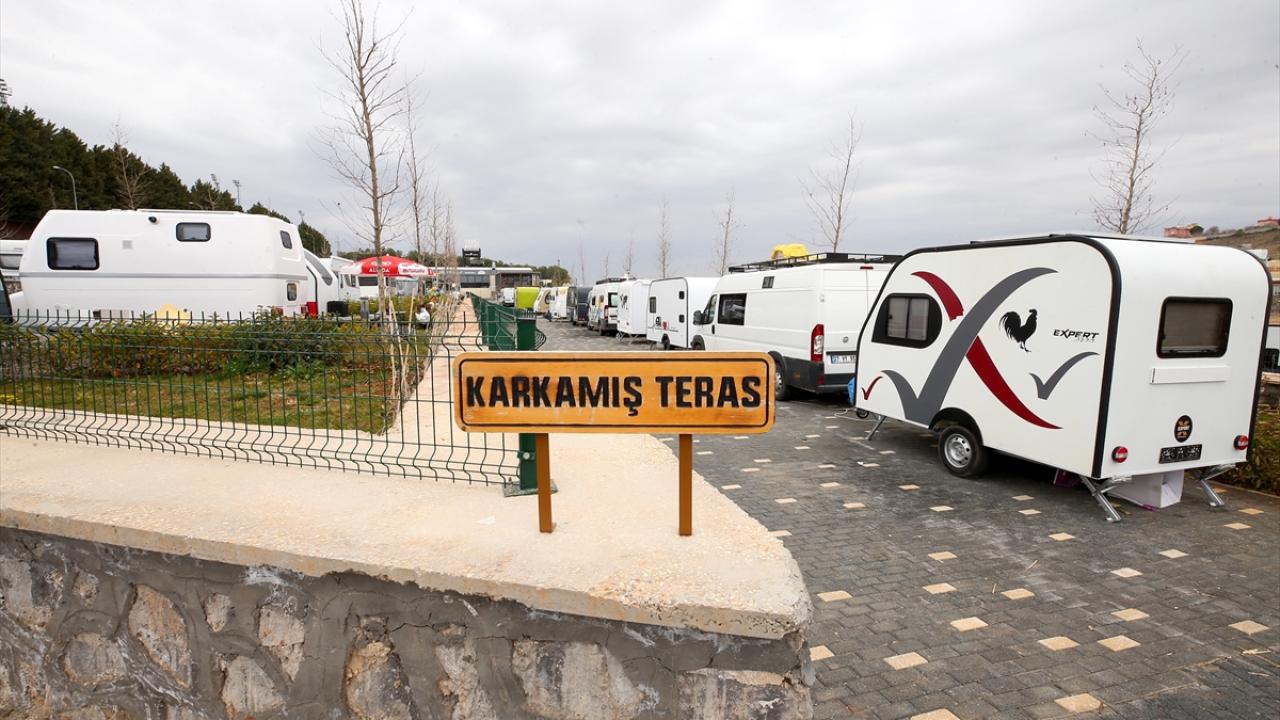 Evlerine girmeye korkan vatandaşlar karavan parkta kalıyor | TRT Haber ...