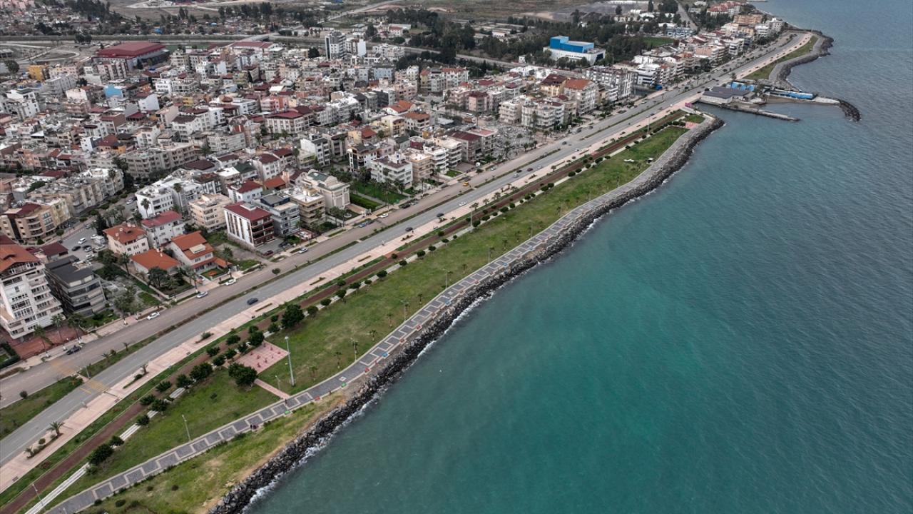Depremlerin vurduğu İskenderun'da yaralar sarılıyor | TRT Haber Foto Galeri