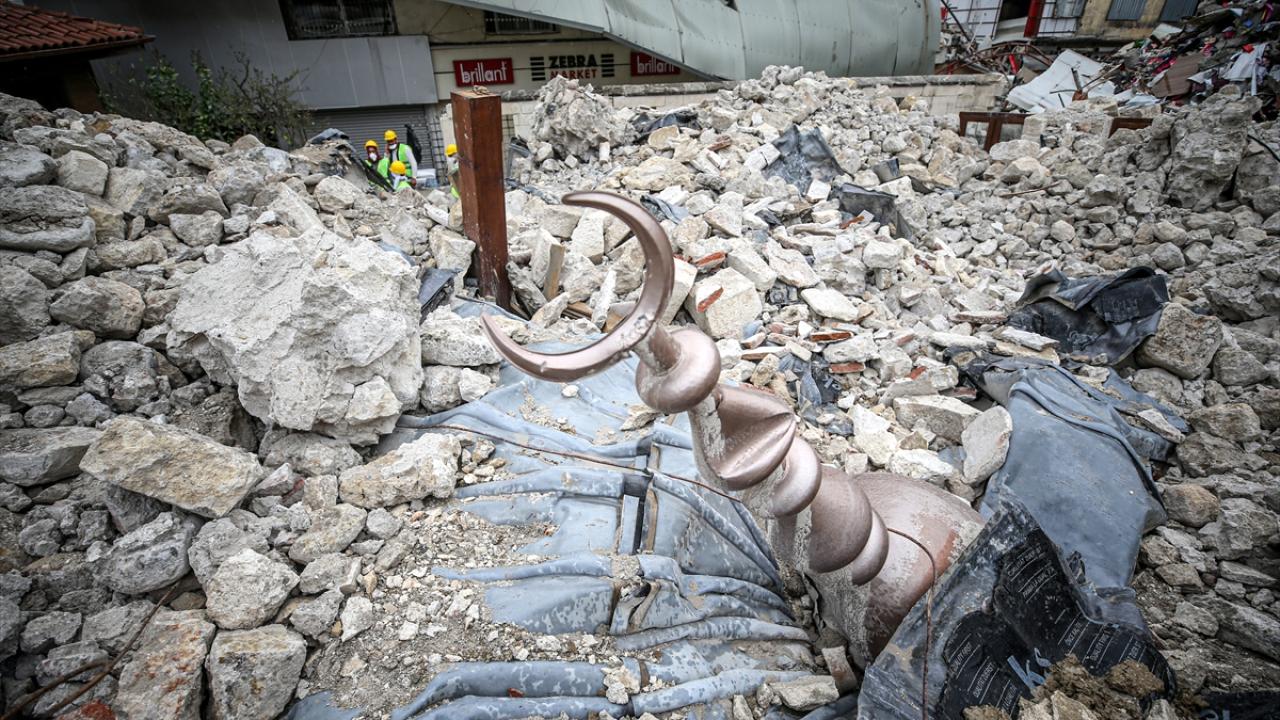 Depremde yıkılan tarihi İhsaniye Camisi için arkeologlar devrede | TRT ...