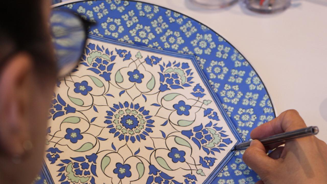 Adriyatik'te batan gemiden çıkan çiniler yeniden üretiliyor | TRT Haber ...