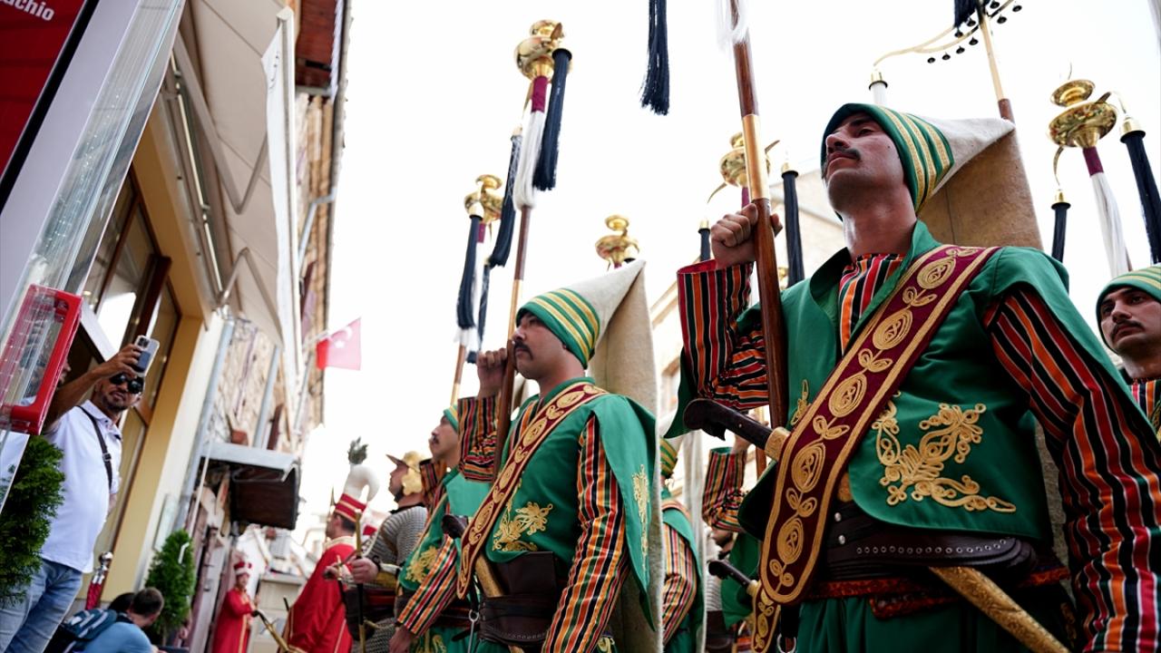 Mehteran Birliği tarihi Mostar Köprüsü'nde konser verdi | TRT Haber ...