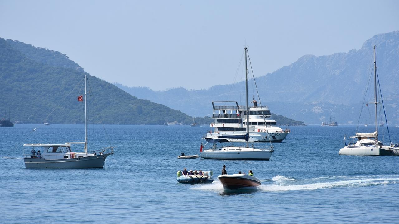 Muğla ve Antalya sahillerinde bayramın üçüncü gününde de yoğunluk sürdü ...