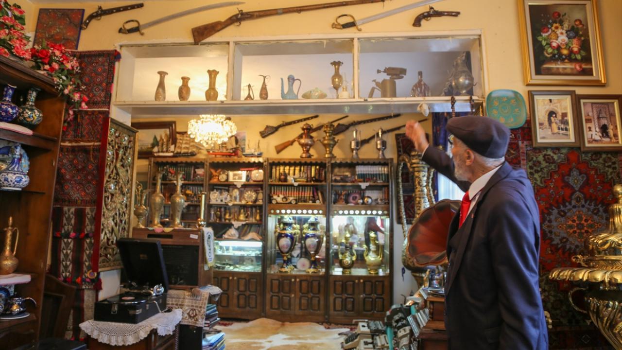 33 yıldır biriktirdiği değerli eşyalarla evini müzeye çevirdi | TRT ...