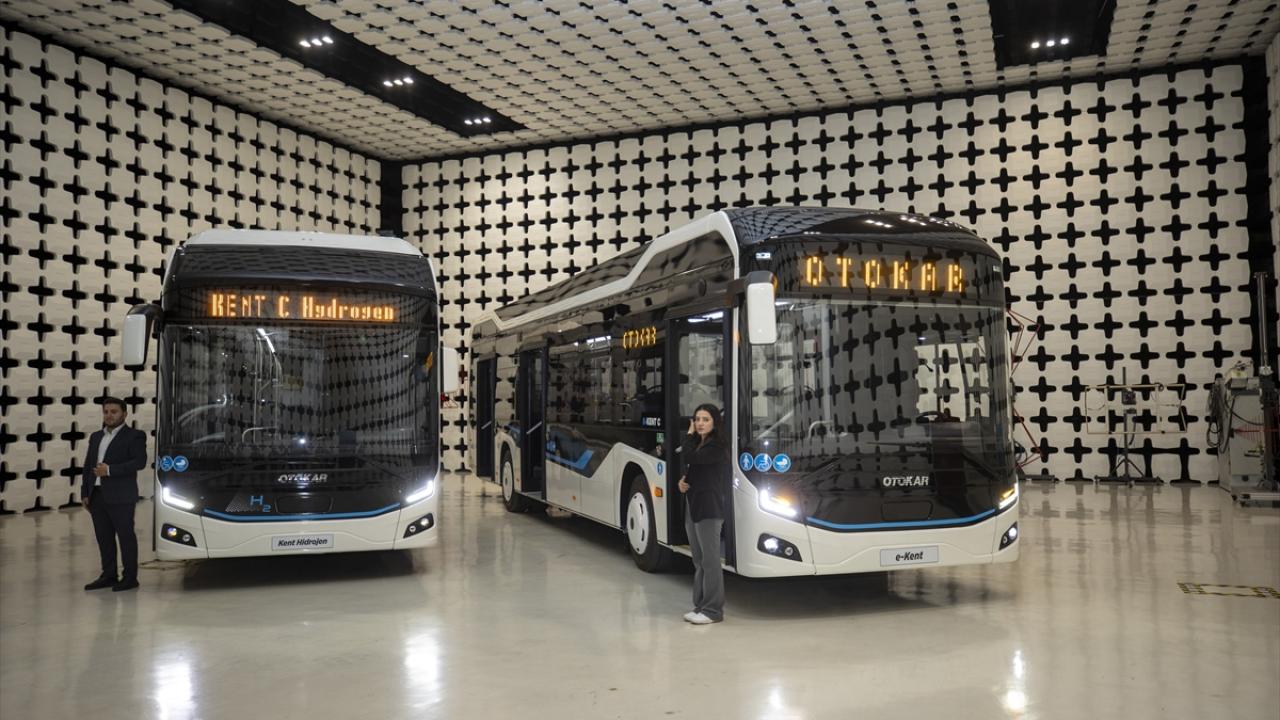 Otokar, alternatif yakıtlı ve otonom sürüşe sahip 3 yeni otobüsünü tanıttı | TRT Haber Foto Galeri