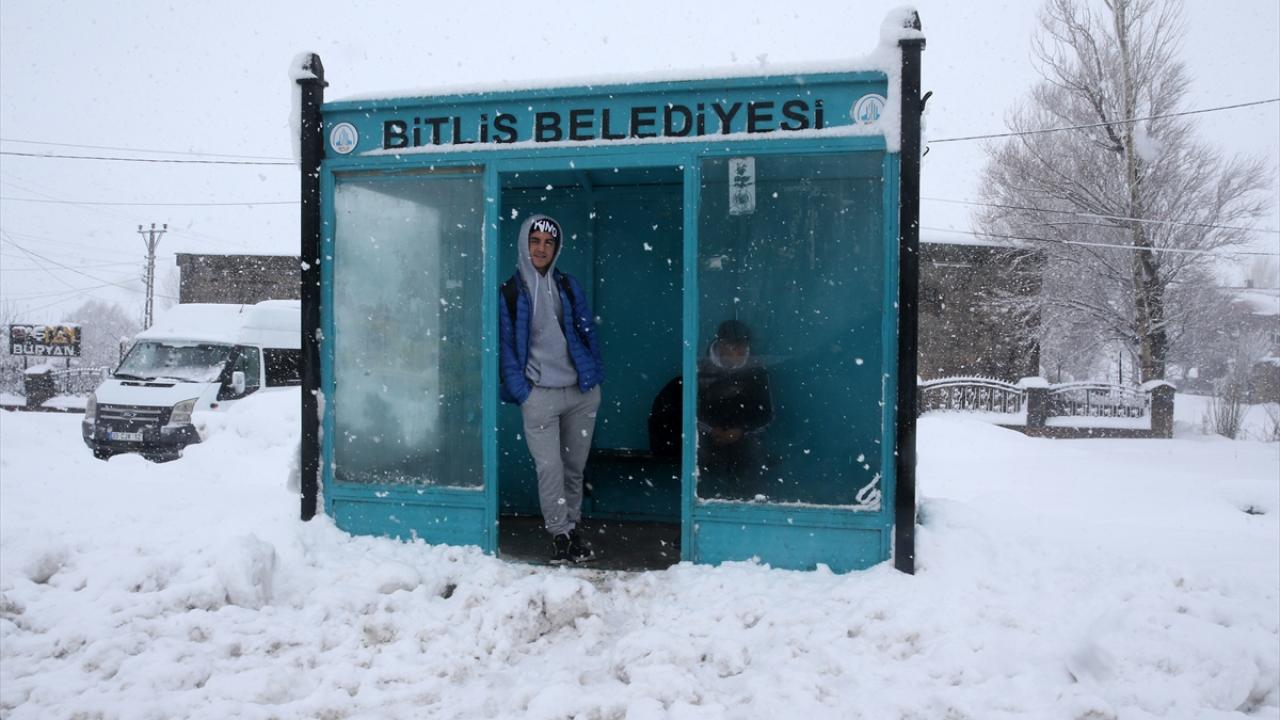 Bitlis ve Van'da eğitime kar engeli | TRT Haber Foto Galeri