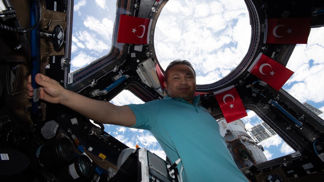 Uzayda bir Türk: Alper Gezeravcı | TRT Haber Foto Galeri