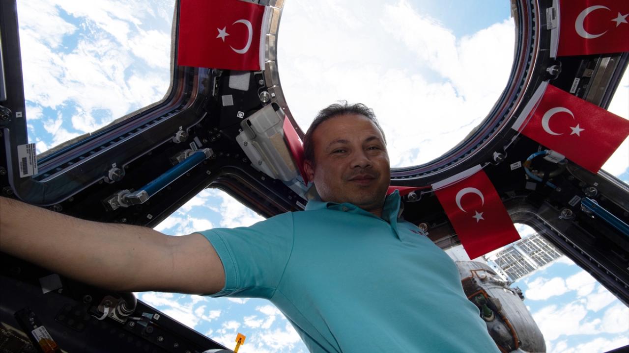 Uzayda bir Türk: Alper Gezeravcı | TRT Haber Foto Galeri