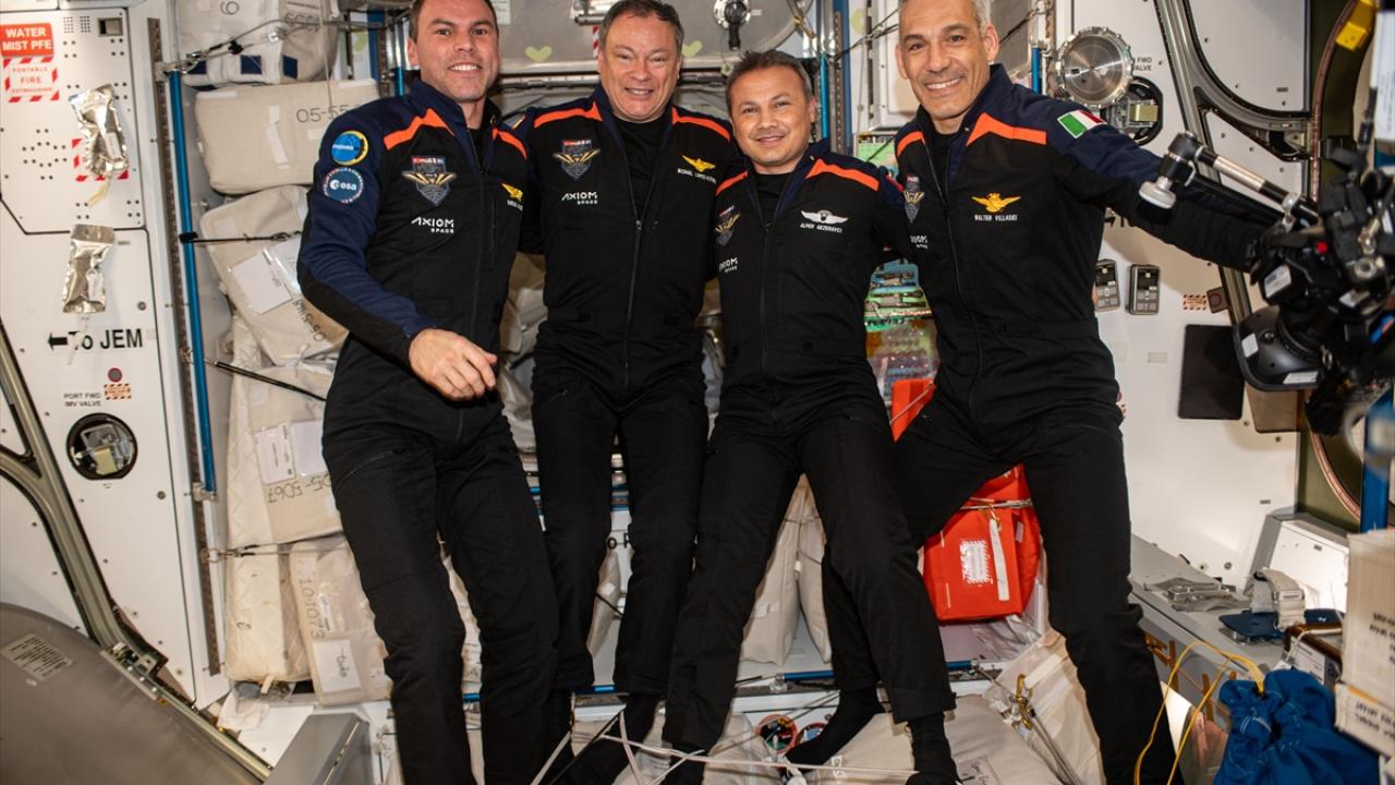 Uzayda bir Türk: Alper Gezeravcı | TRT Haber Foto Galeri