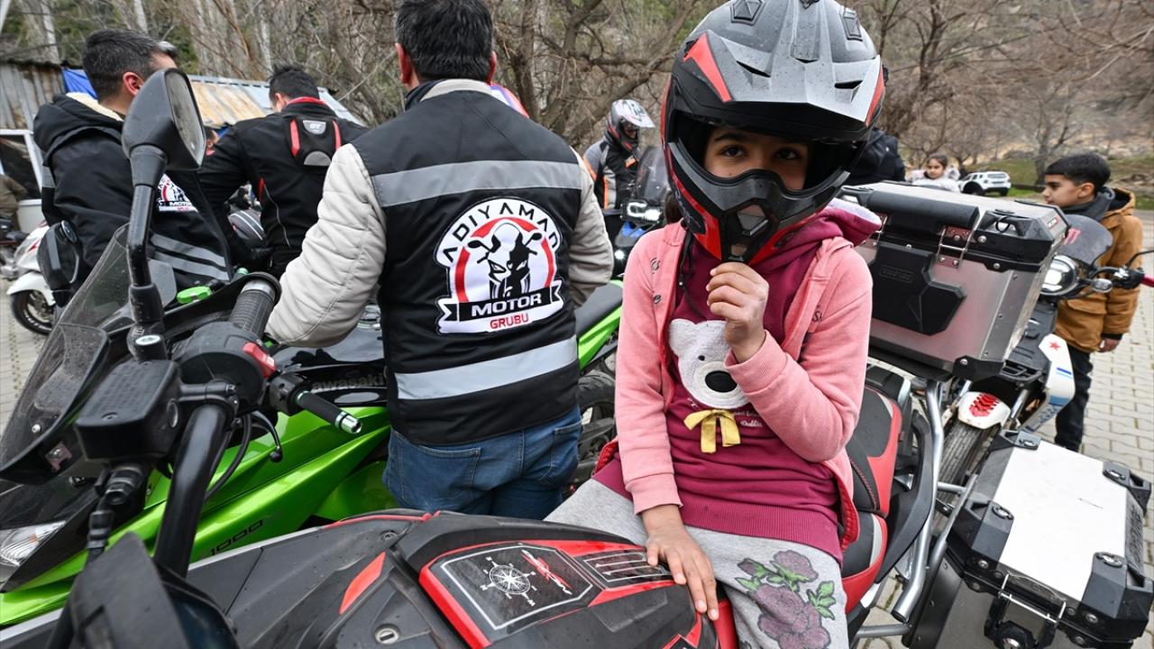 Motorcular bu kez depremzede köy çocukları için gaza bastı | TRT Haber ...