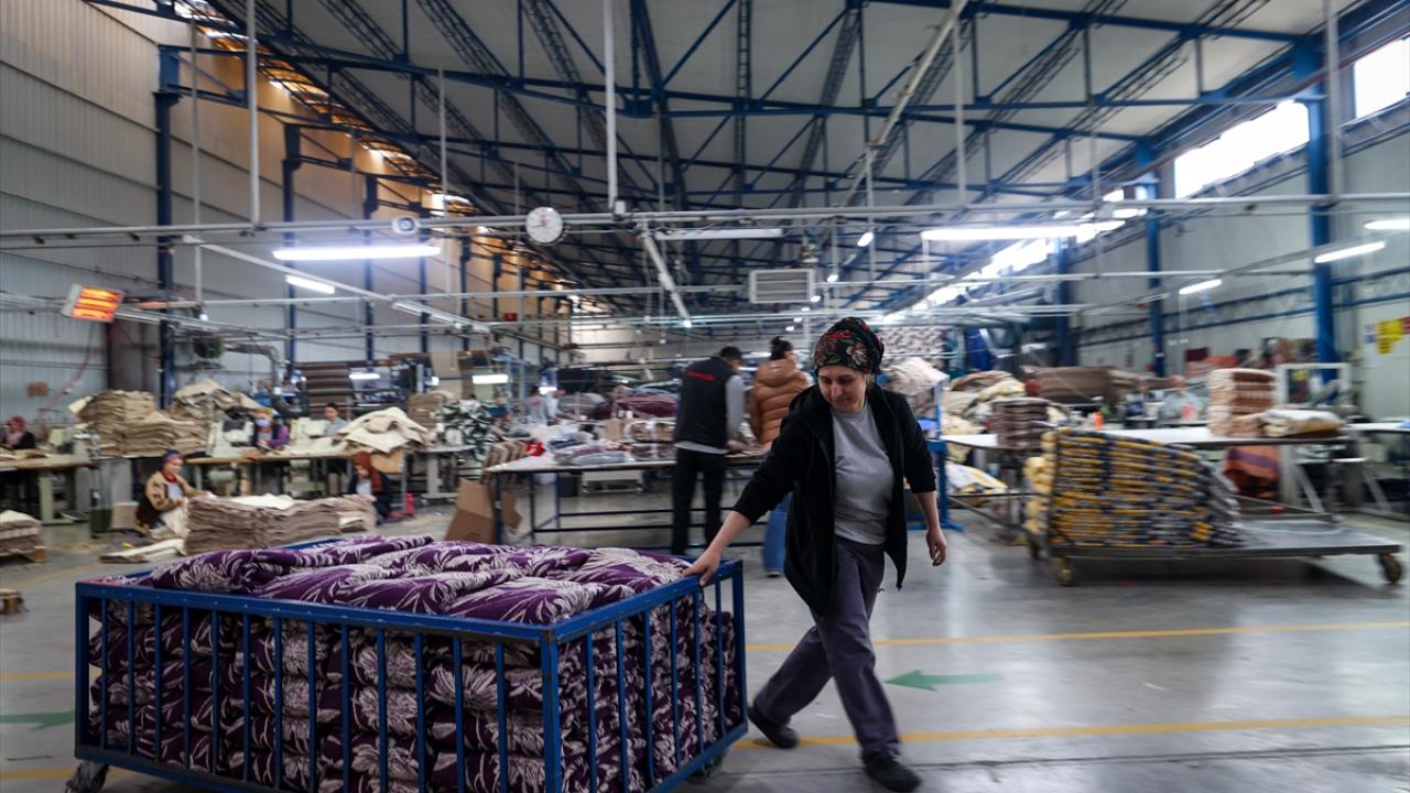 Battaniye üretim merkezi Uşak ihracat hedeflerine odaklandı | TRT Haber ...