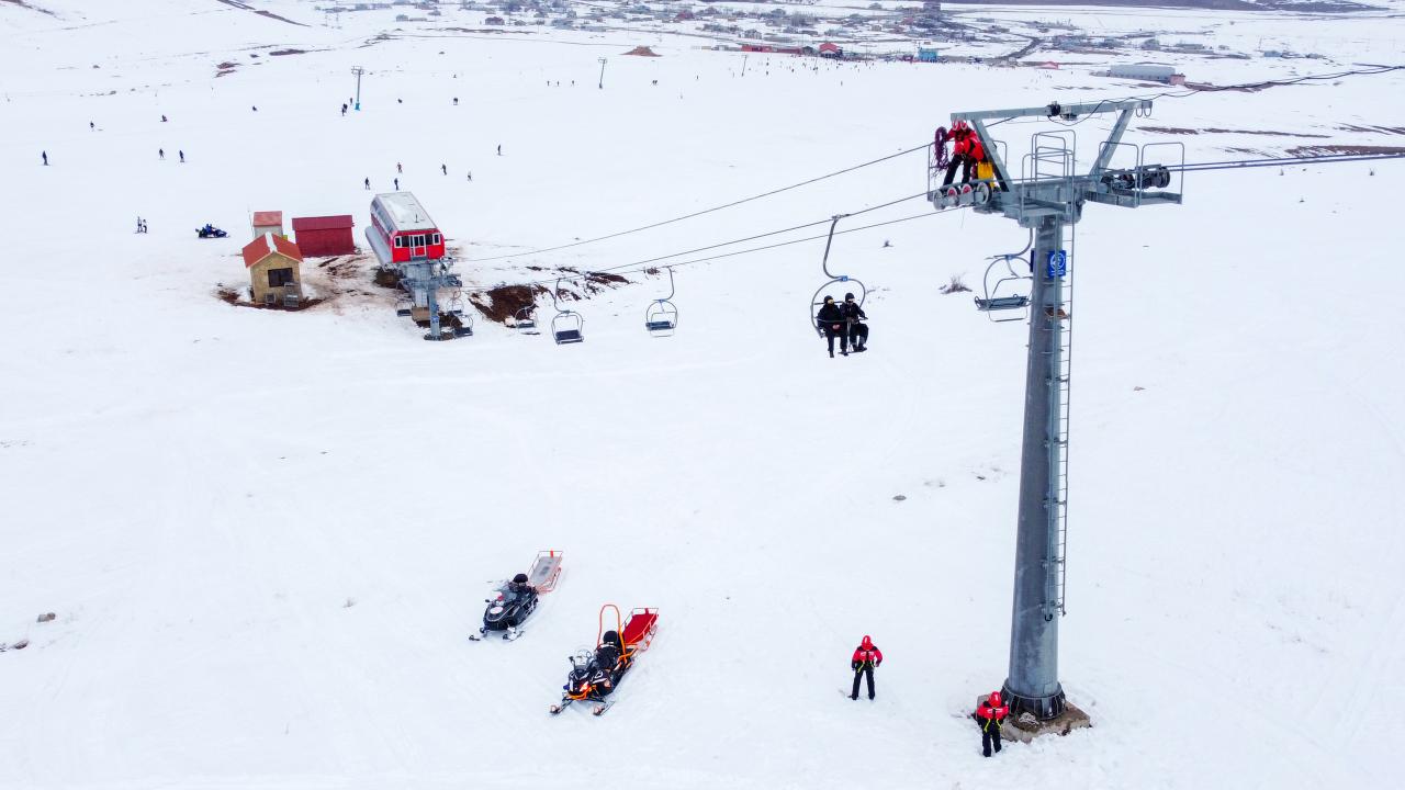 Kayak merkezinin güvenliğini JAK timleri sağlıyor | TRT Haber Foto Galeri