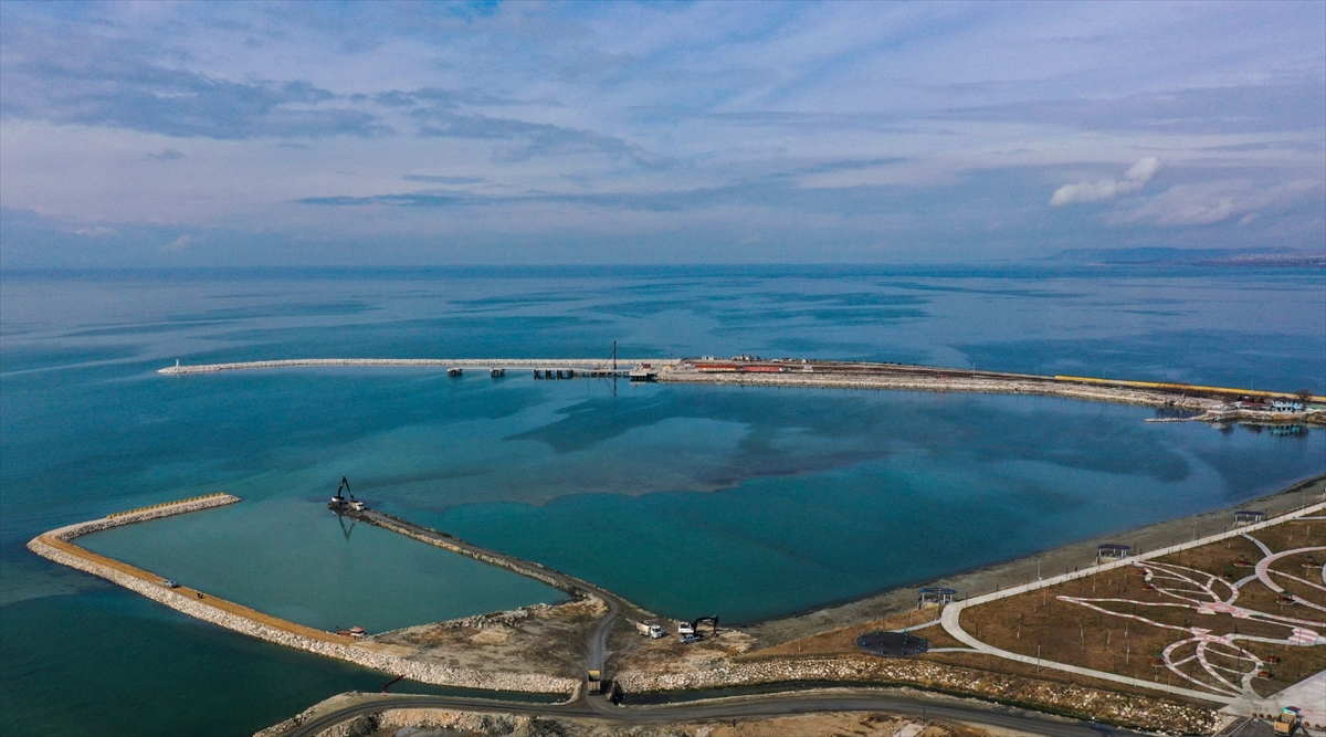 Van Gölü'nün zemini balçık ve dip çamurundan arındırılıyor | TRT Haber ...