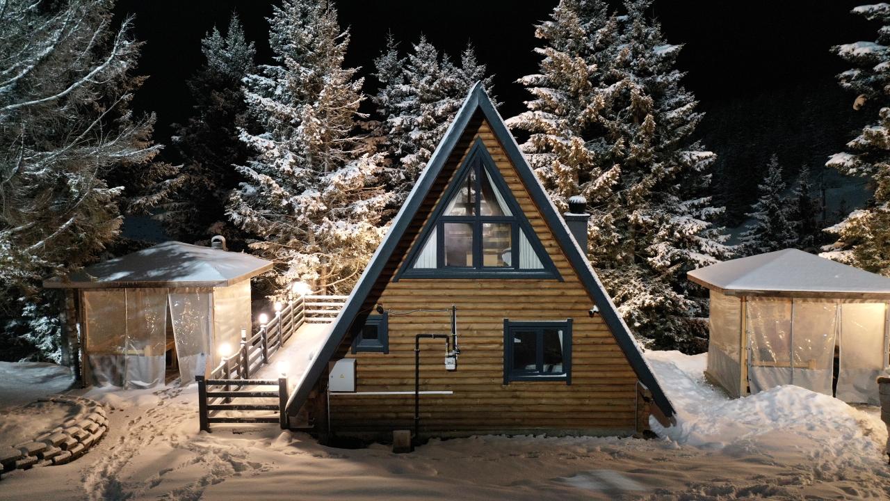 Çambaşı, gündüz kayakseverleri gece karın keyfini sürmek isteyenleri ...