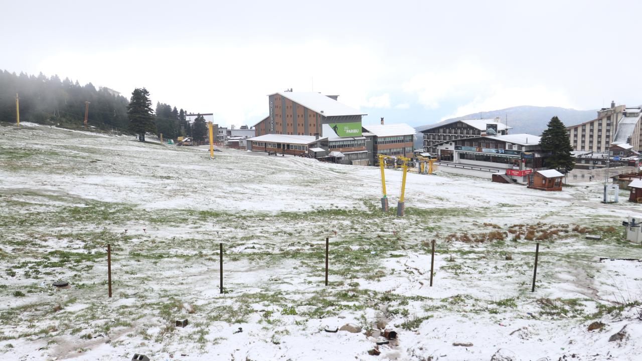 Sezonu martta kapatan Uludağ'da mayısta kar sürprizi | TRT Haber Foto ...