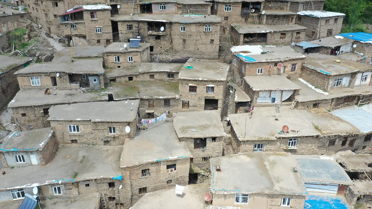 Fotoğraf tutkunları Bitlis'teki taş evleri görüntüledi | TRT Haber Foto ...