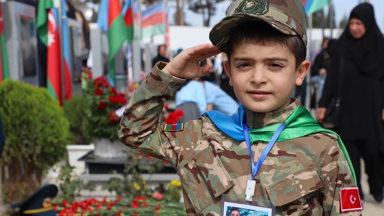Azerbaycan'da 2. Karabağ Savaşı'nın 4. yılında şehitler anıldı | TRT ...